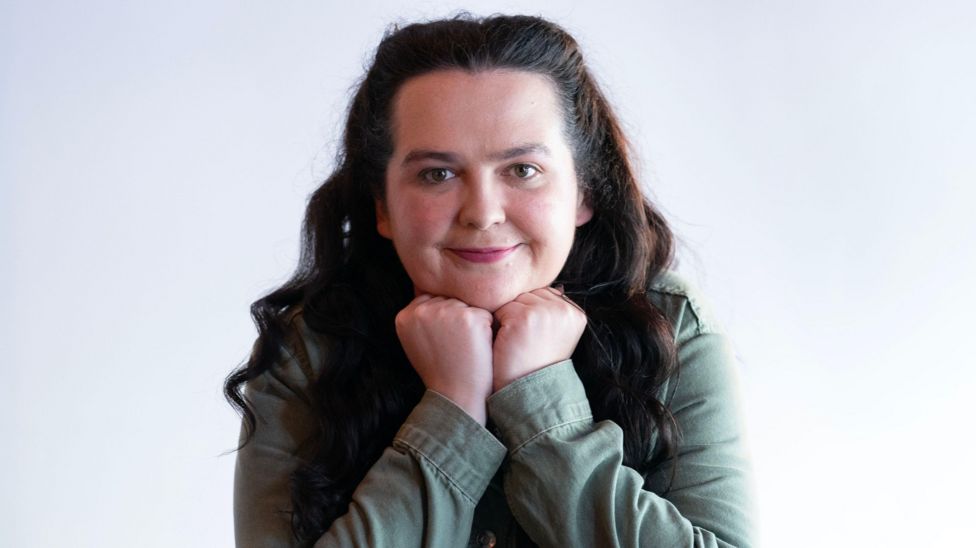 'Playing an autistic character helped me unmask myself' - BBC News