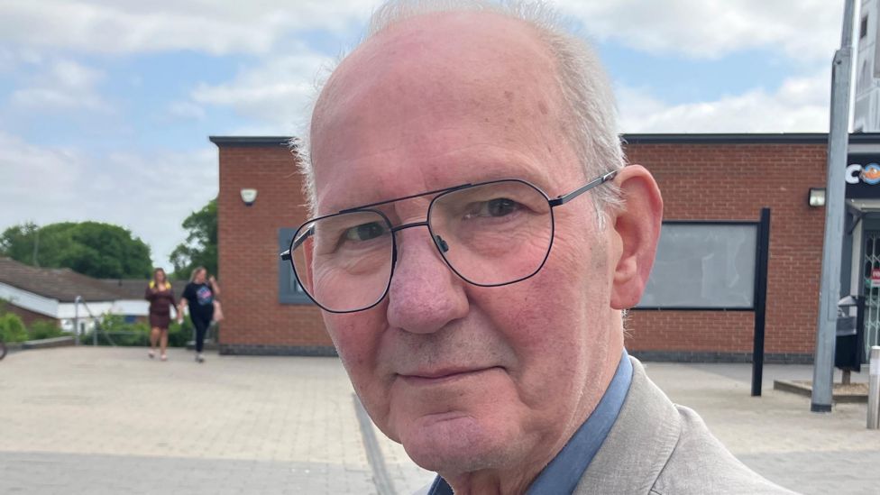 'Poor childhood' inspires Telford and Wrekin mayor's care focus - BBC News