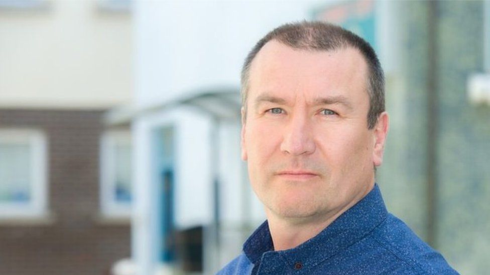 Ateb y Galw: Yr actor Andrew Teilo - BBC Cymru Fyw