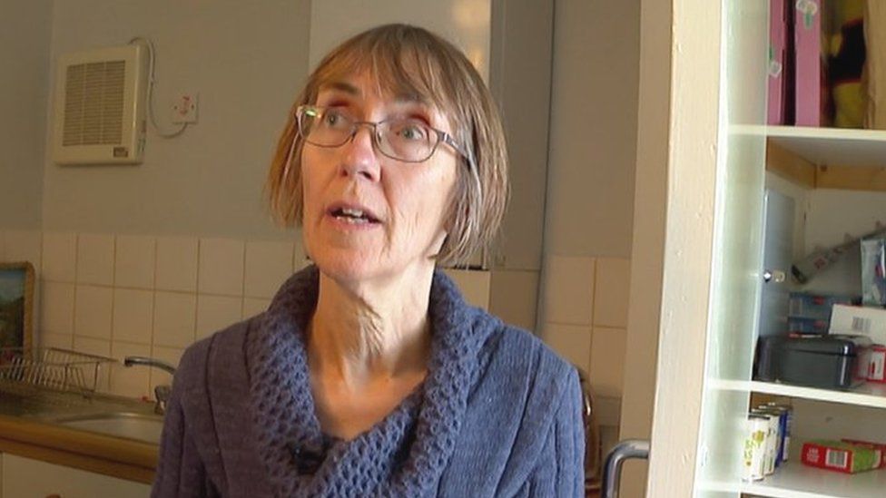 Cost of living: Penrhys residents struggle to make ends meet - BBC News