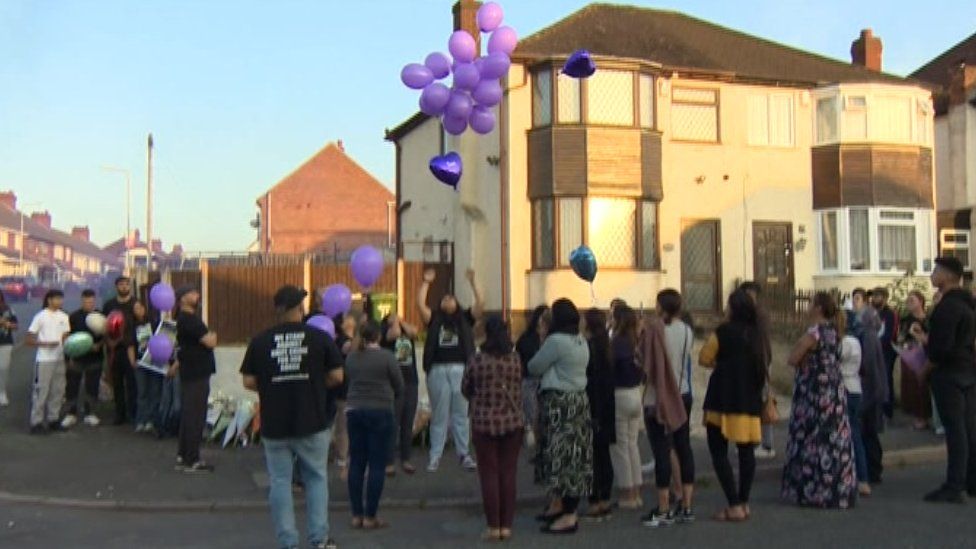 Ronan Kanda: Vigil for victim of mistaken identity murder - BBC News