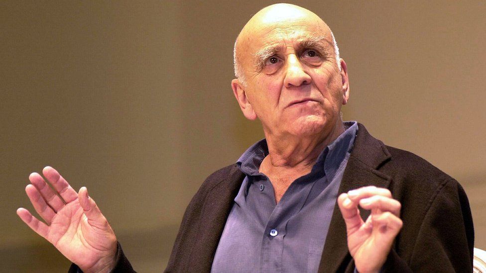 Warren Mitchell's career in pictures - BBC News