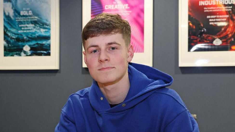 Sunderland announce late transfer signing: Rhys Walsh - BBC Sport