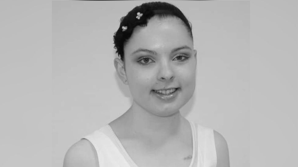 Coronavirus: Tributes paid to Becca Evans after virus death - BBC News