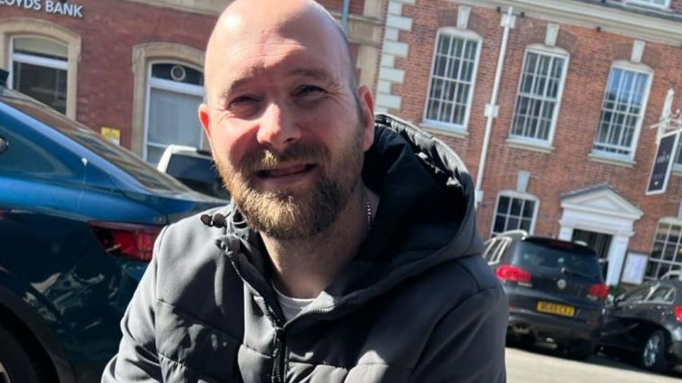 Fundraiser for Oldbury man who died in workplace incident - BBC News