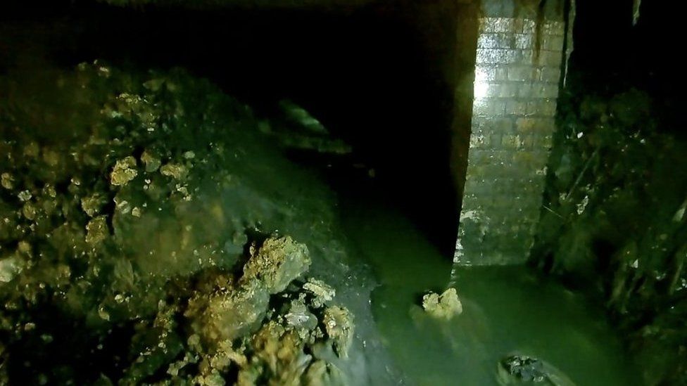 War on fatbergs: Can this 21st Century peril be blitzed? - BBC News