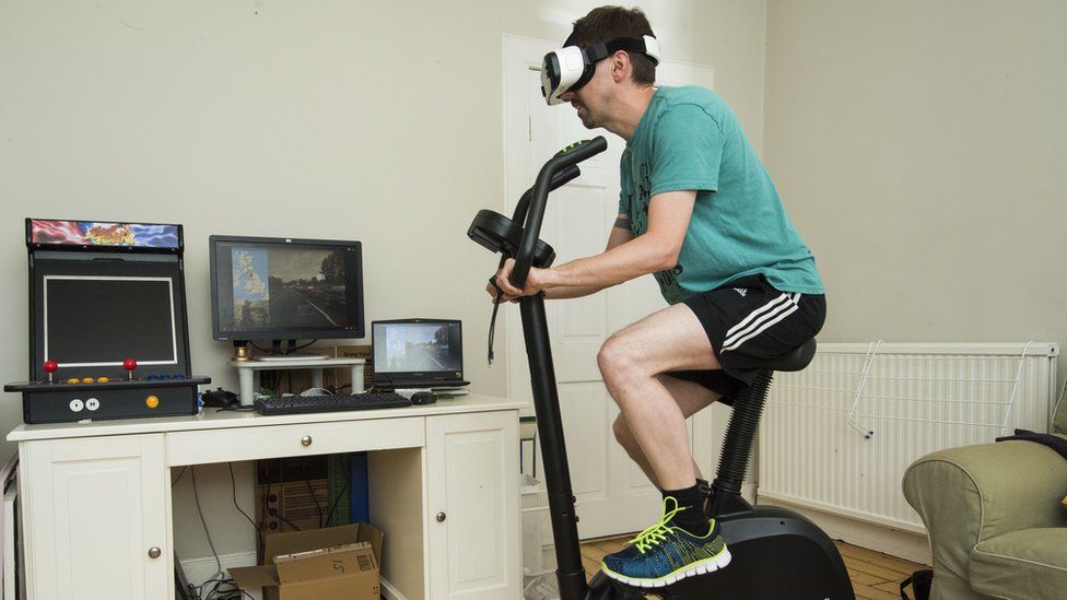 Cyclist 'tours' UK - without leaving his house - BBC News