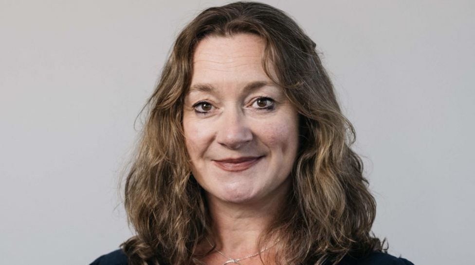 New education minister to visit all Isle of Man schools - BBC News