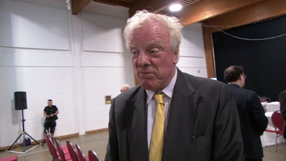 Dambusters' dog: MP welcomes decision on RAF Scampton grave - BBC News