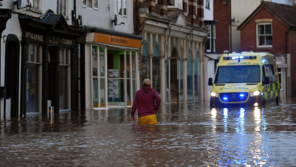 Climate change: Future floods will delay emergency response - BBC News
