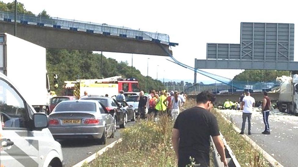 M20 motorway shut after lorry crash causes bridge collapse - BBC News