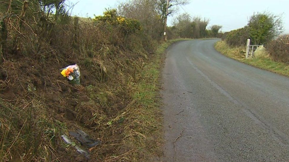 Tributes to man killed in crash on Llŷn peninsula road - BBC News
