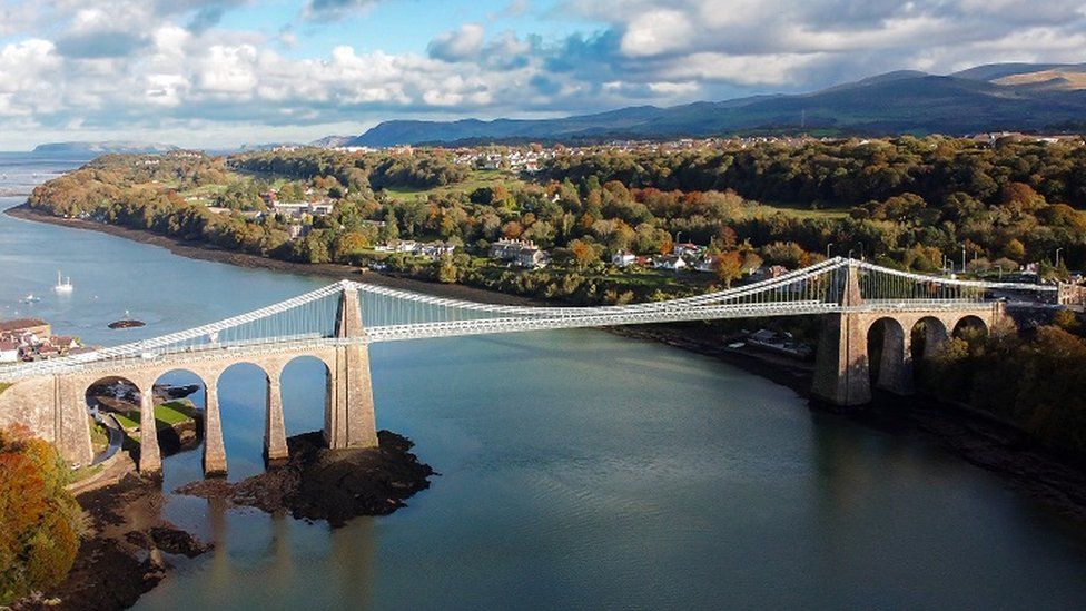 Pont y Borth: Rhagor o waith atgyweirio yn dechrau - BBC Cymru Fyw