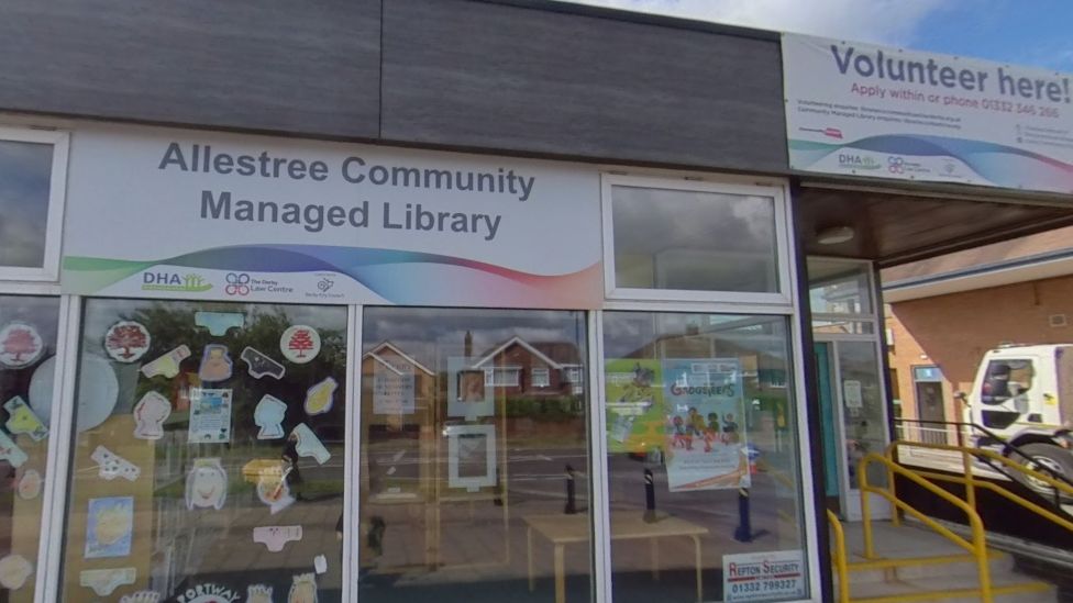 Council pauses plans to offload Derby community libraries - BBC News