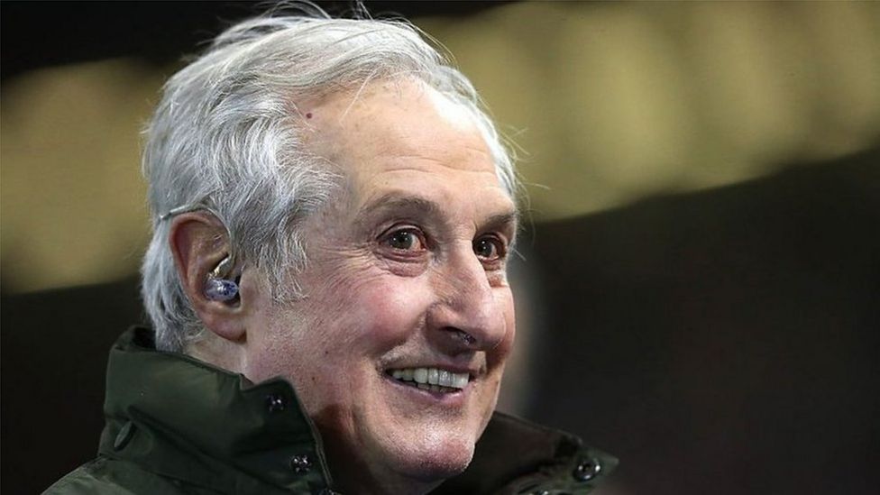 Sir Gareth Edwards' Barbarians jersey sells for £240,000 - BBC News