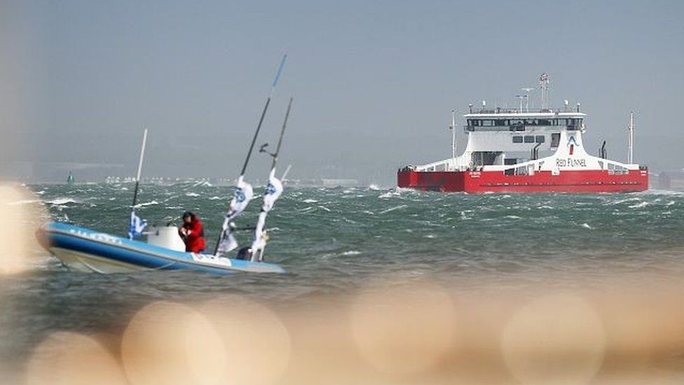 Cowes Week racing starts day late due to strong winds - BBC News