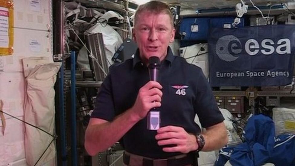 Tim Peake assists with spacewalk - BBC News