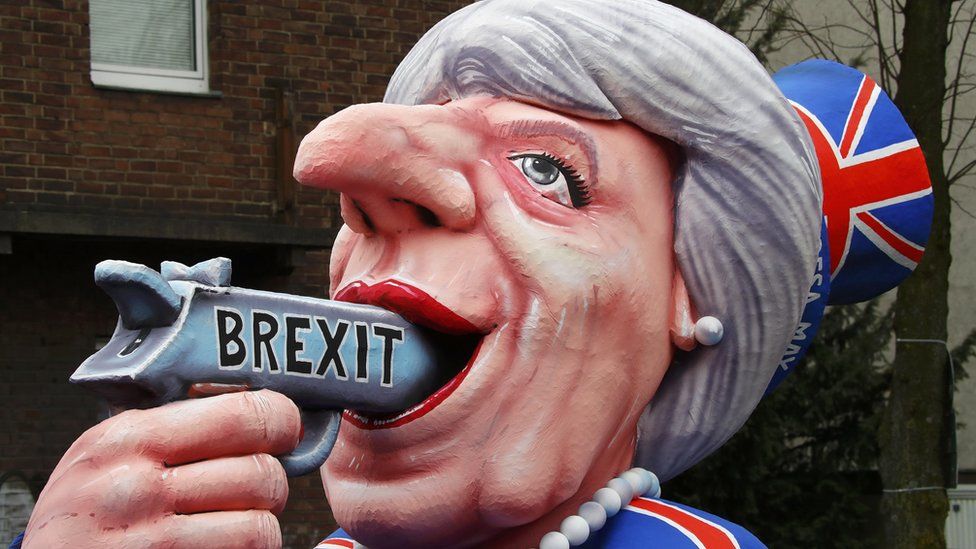 In pictures: German carnival mocks Trump and Brexit - BBC News