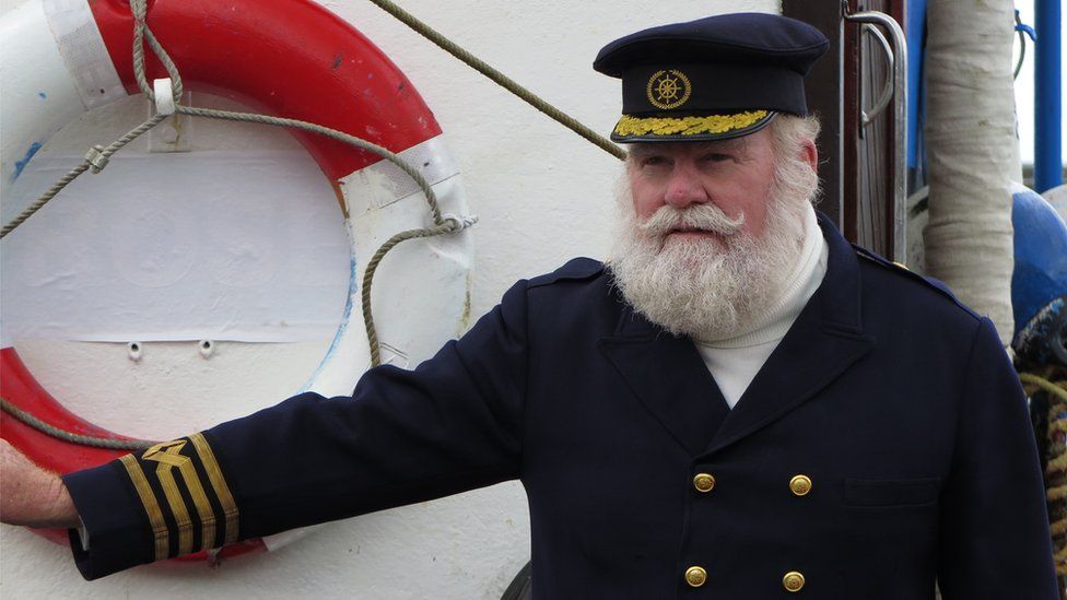 Captain Birds Eye's 'salt-and-pepper' look revealed - BBC News