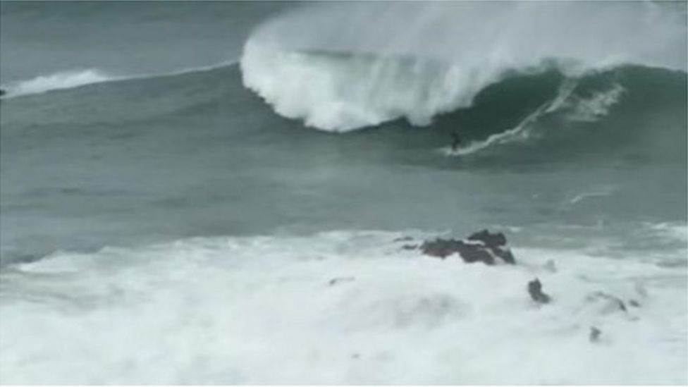 The Cribbar: The story behind Newquay's big wave surf spot - BBC News