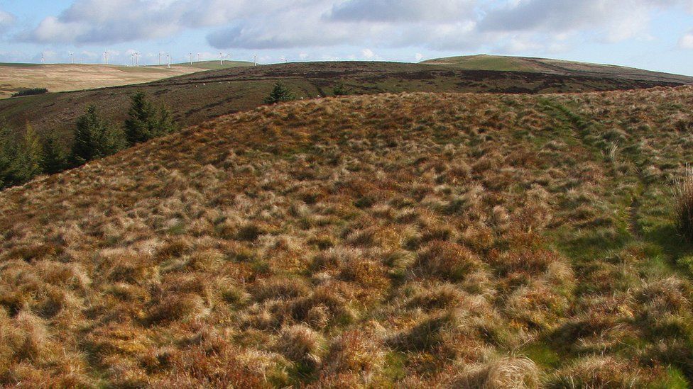 Y dyn sy’n mapio uchelfannau Cymru - BBC Cymru Fyw