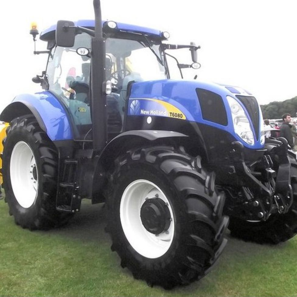 Tractor and forklift stolen from farm near Kelty - BBC News