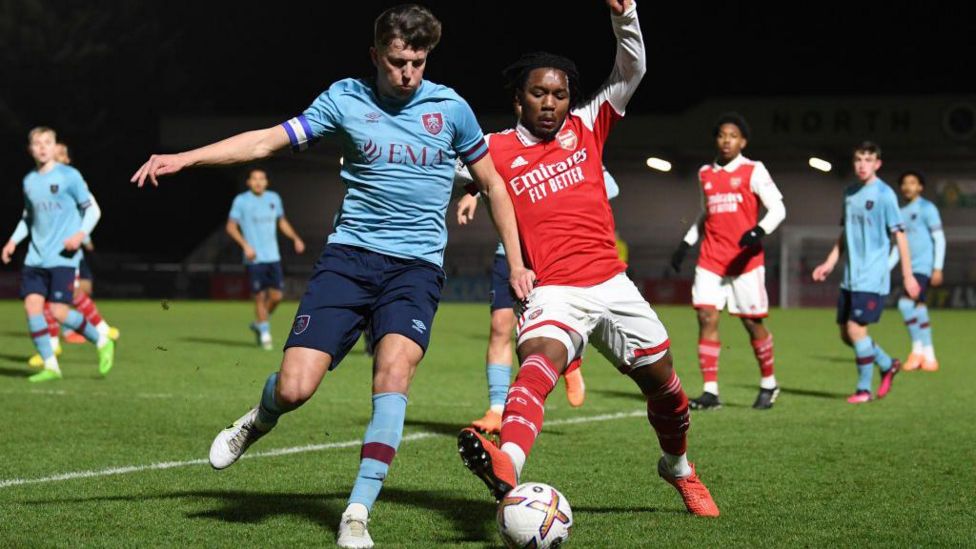 Burnley: Dan Sassi joins Blackpool - BBC Sport