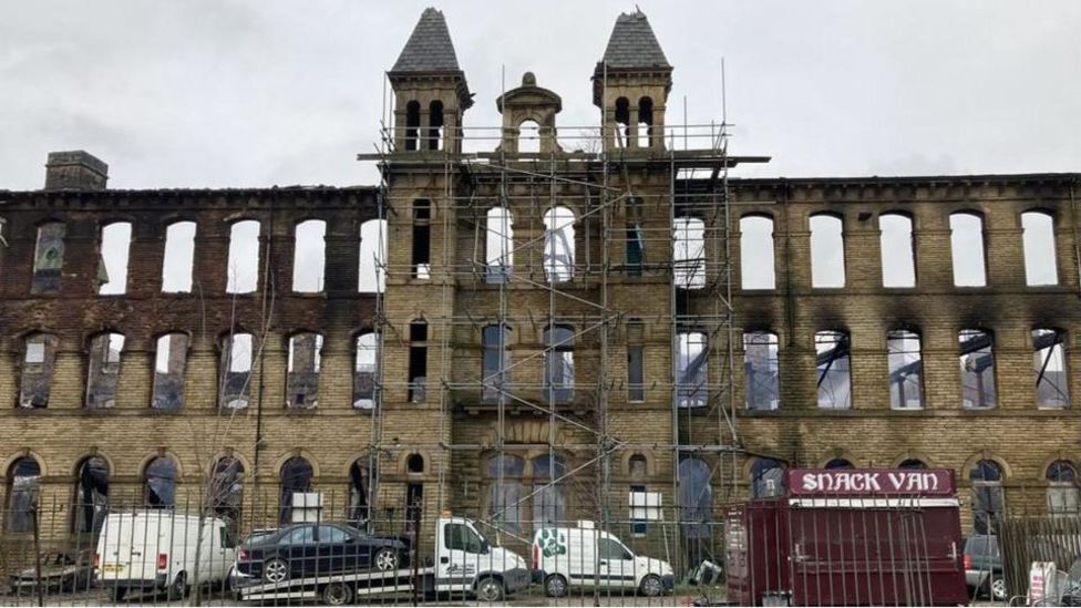 Dalton Mills : Teenagers charged over fire at Keighley site - BBC News