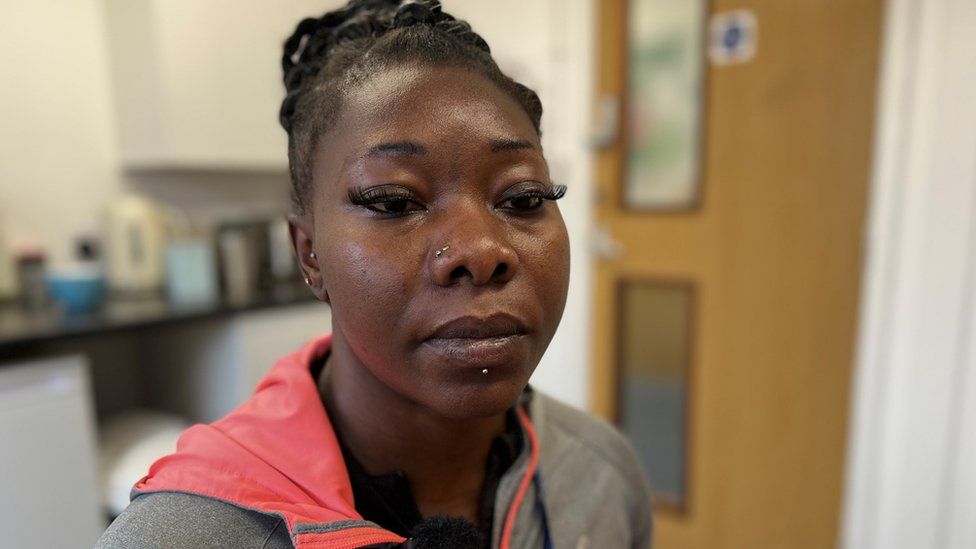 Swindon female asylum seekers moved with 10 hours' notice - BBC News