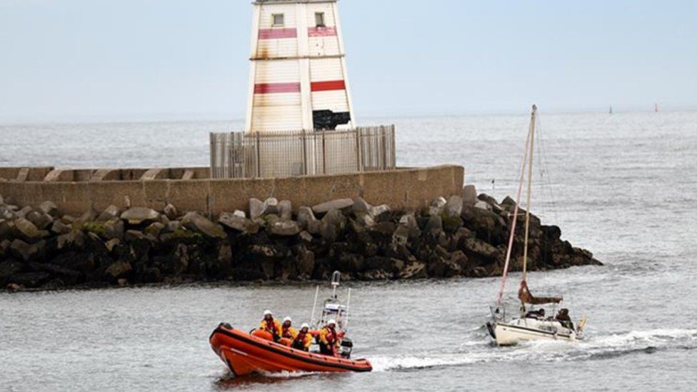 Wartime mine trawled up by fishing boat off Hartlepool - BBC News