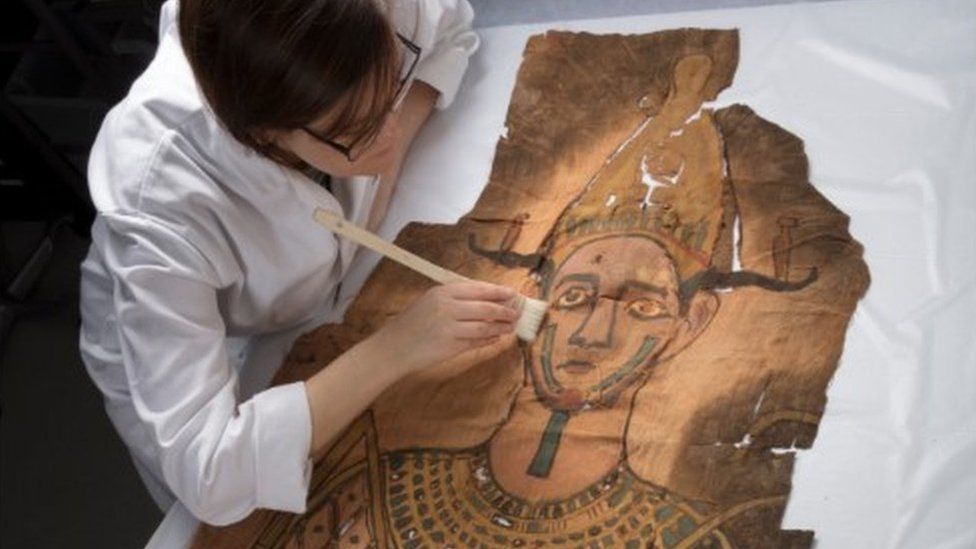 Mummy shroud found after 80 years in museum collection - BBC News