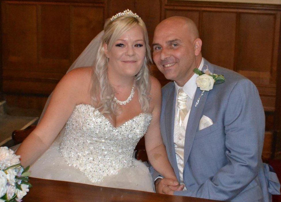 Dana Twidale: Wedding con victims' big day saved by community - BBC News