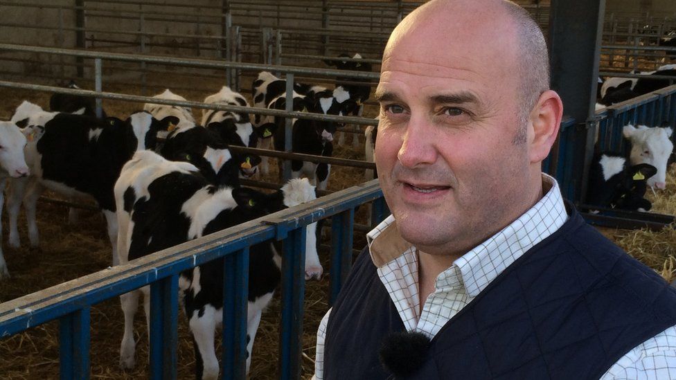 Powered by poo: Somerset dairy farm enjoys biogas boom - BBC News