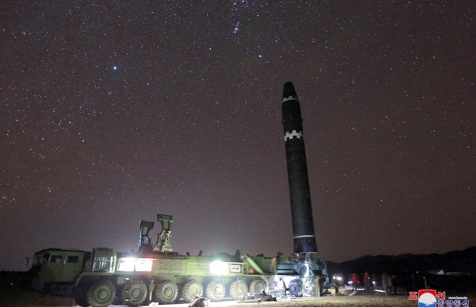 What North Korean Hwasong-15 missile launch pictures tell us - BBC News