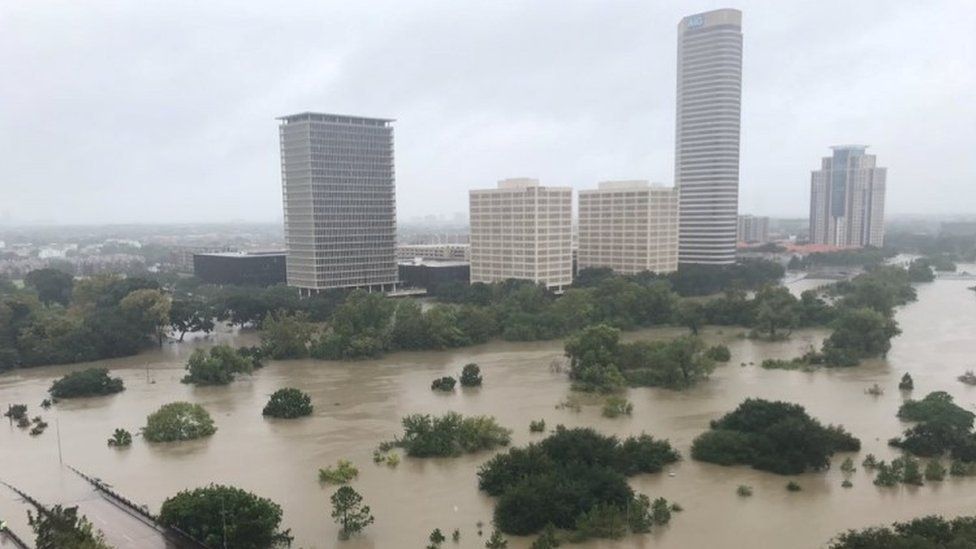 In Pictures: Heavy rain causes havoc in Houston - BBC News