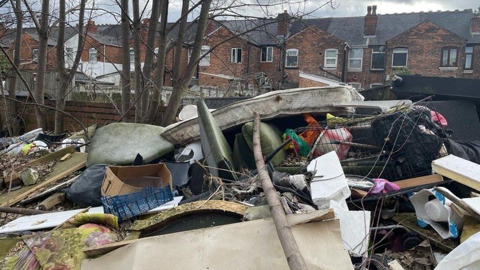 Anger over two-year delay to remove street rubbish in Birmingham - BBC News