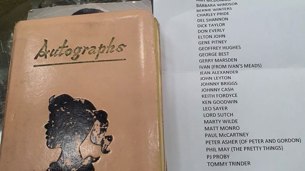 Collection of autographs by famous showbiz names is up at auction - BBC ...