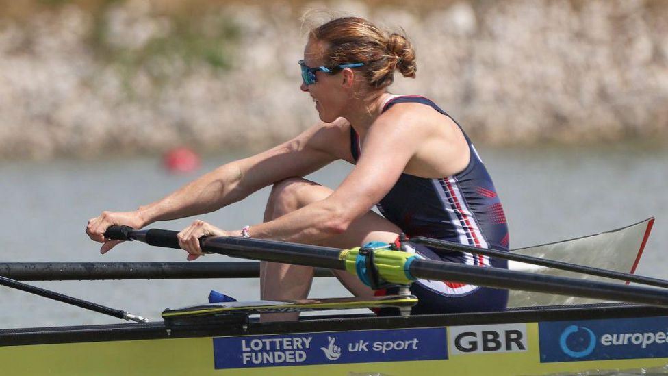 Olympics 2024: What is rowing? - BBC Newsround
