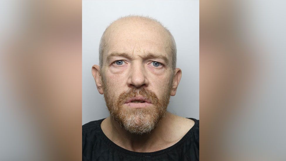 Steve Baxter: The month-long hunt for a fleeing killer - BBC News