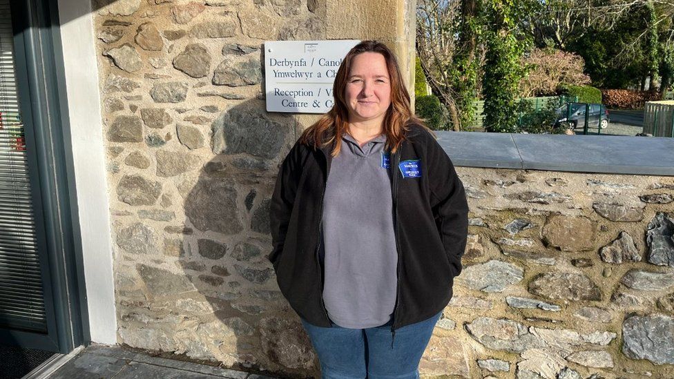 Môn: Tŵr Marcwis i groesawu ymwelwyr wedi degawd ynghau - BBC Cymru Fyw