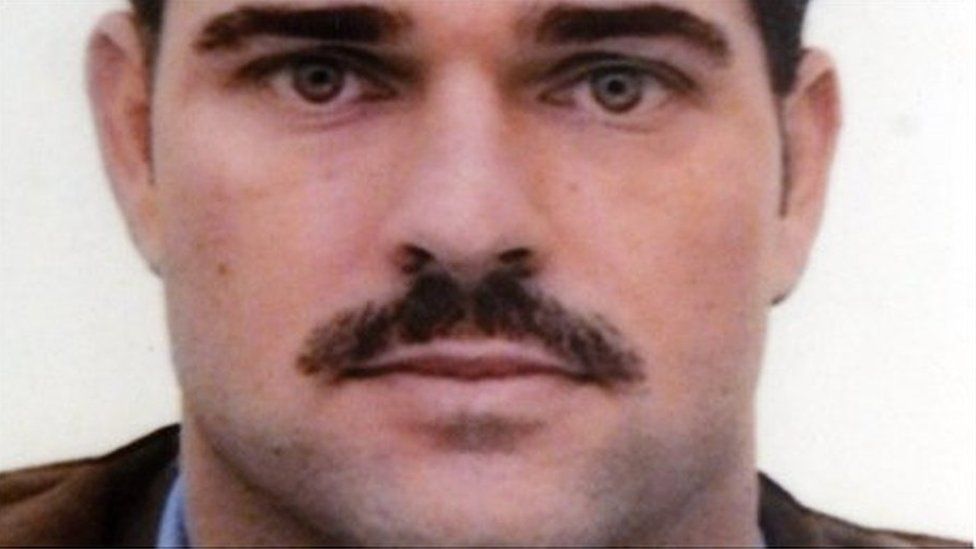 PC killer David Bieber attacked prison officer with metal bar - BBC News