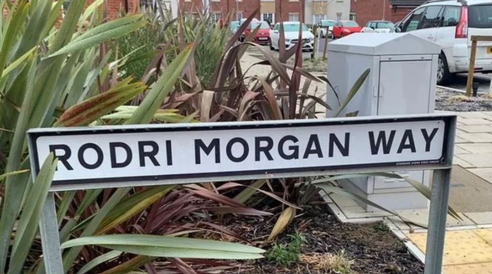 Pictures: Sign spelling and translation errors around Wales - BBC News