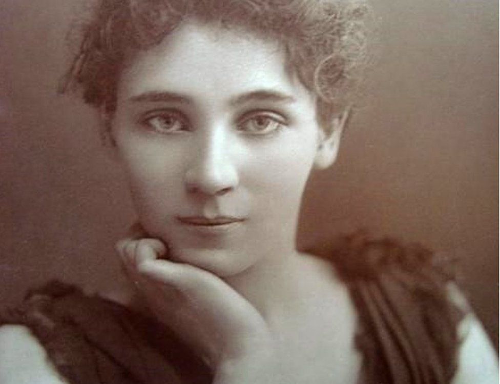 Actresses and arsonists: Women who won the vote - BBC News