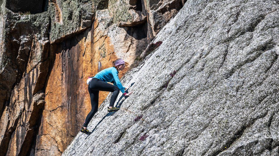 Windermere climber completes 83 ascents in two months - BBC News