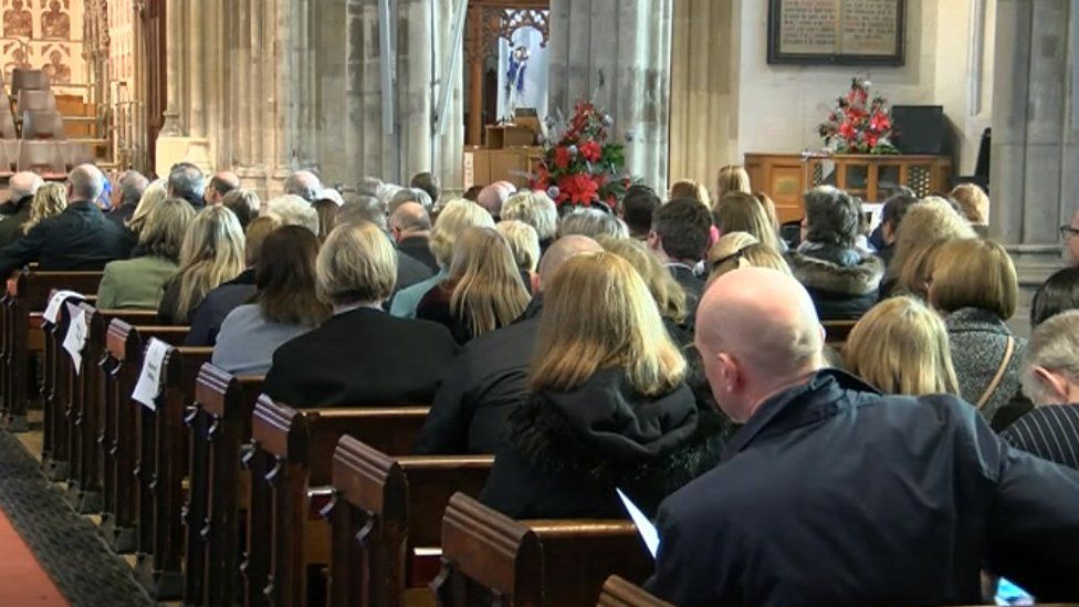 M4 minibus crash: Memorial service for autism teachers - BBC News