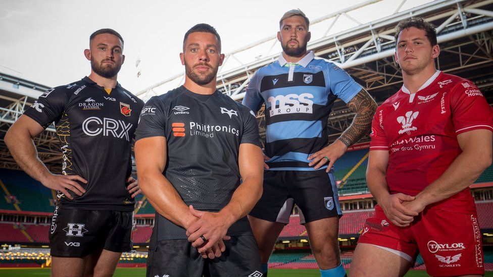 Chwaraewyr rygbi Cymru yn ystyried mynd ar streic - BBC Cymru Fyw