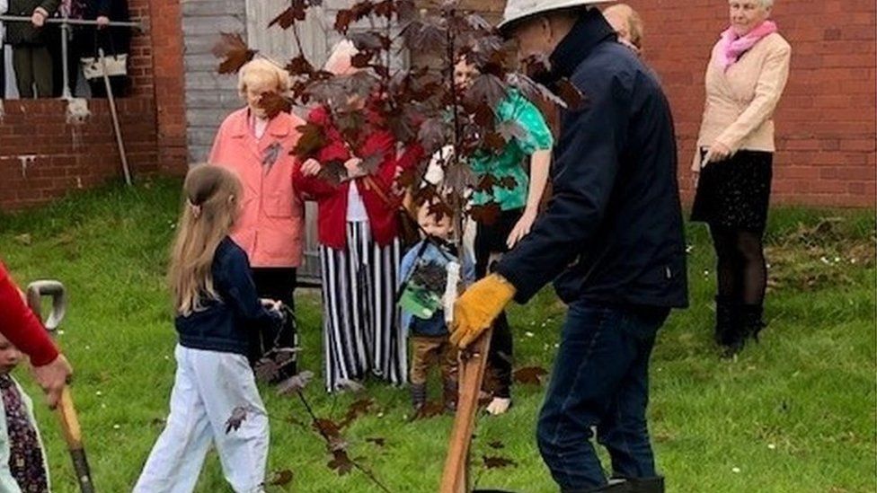 Crowds out for second day of Coronation events in West Midlands - BBC News