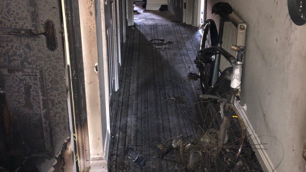 E-bike explosion warning as Reading family flees fire - BBC News