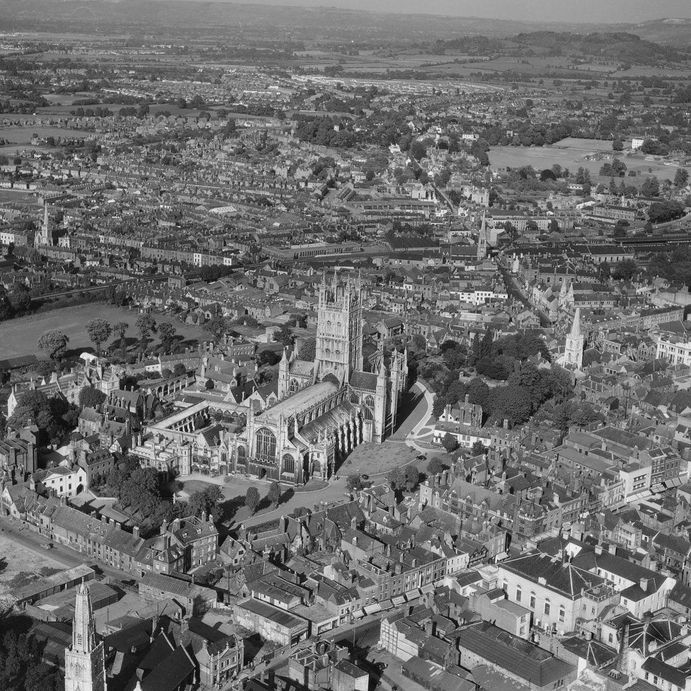 Aerial photographer's England collection goes online - BBC News