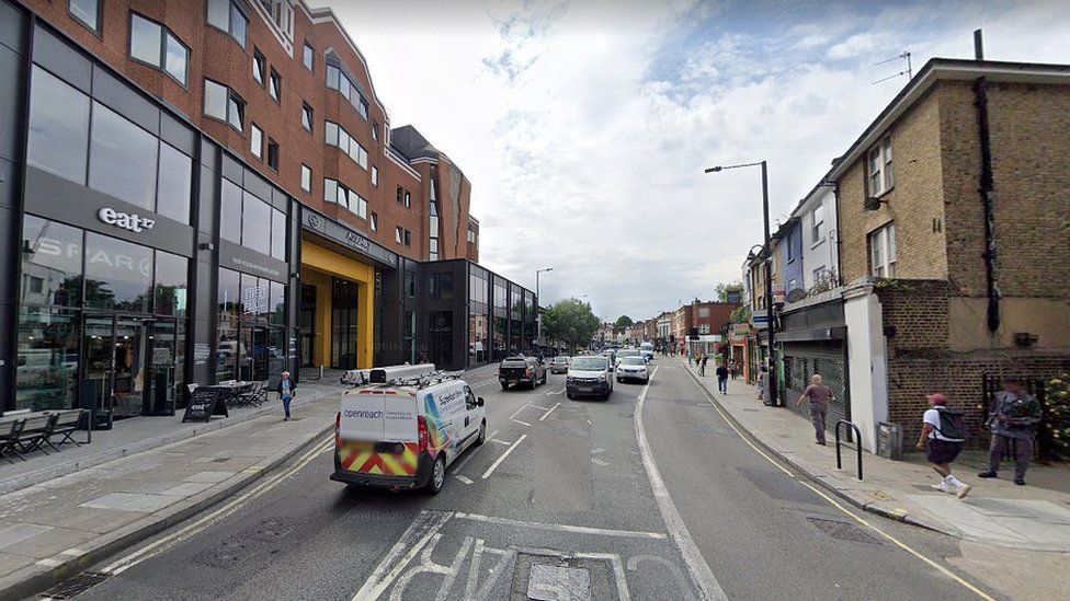 Murder arrest after man found dead at Hammersmith flat - BBC News